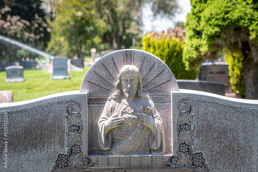 Fotografía Statue of Jesus Christ Pointing at His Sacred Heart on a ...