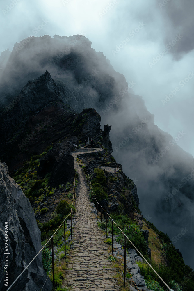 The amazingly scenic Pico do Arieiro to Pico Ruivo hike in Madeira ...
