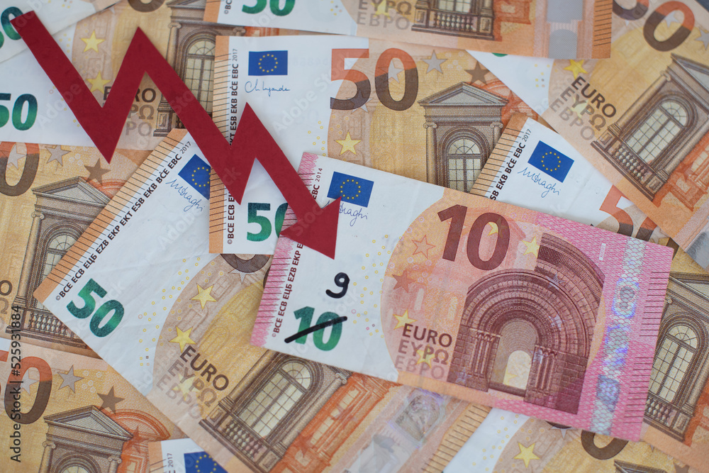 Inflation, Geldscheine Euro im Wertverlust Stock Photo | Adobe Stock