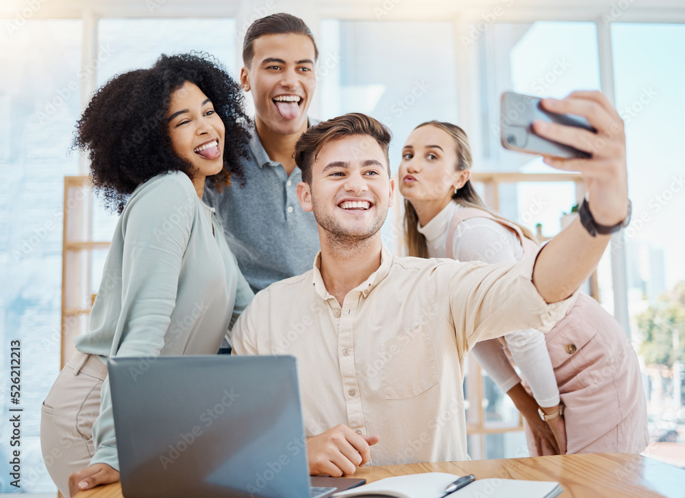 Office selfie with happy corporate colleagues having fun and being goof ...
