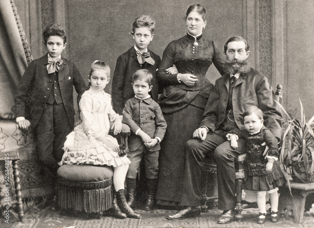 Old family photo. Parents with five children. Vintage picture Stock ...