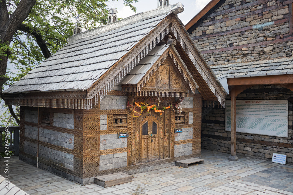 Foto de beautiful jagatipatt temple inside naggar castle, himachal ...