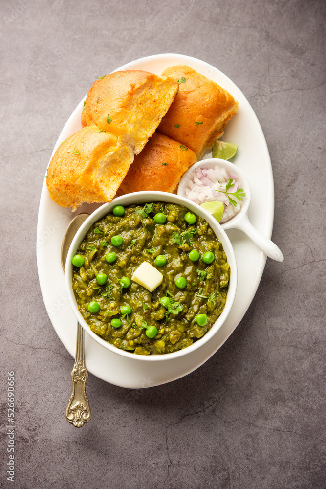 Hariyali green Pav bhaji is a variation of a traditional pav bhaji made ...