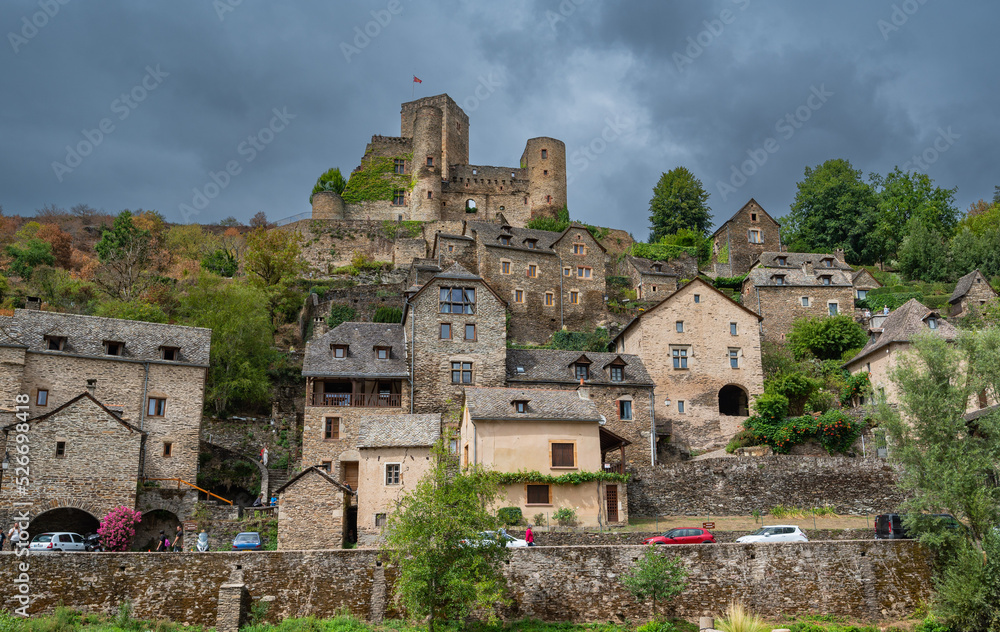 Fotka „Belcastel medieval castle and town in the south of France ...