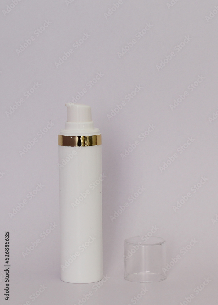 Envase tubular de plastico en color blanco con tapa transparente y ...