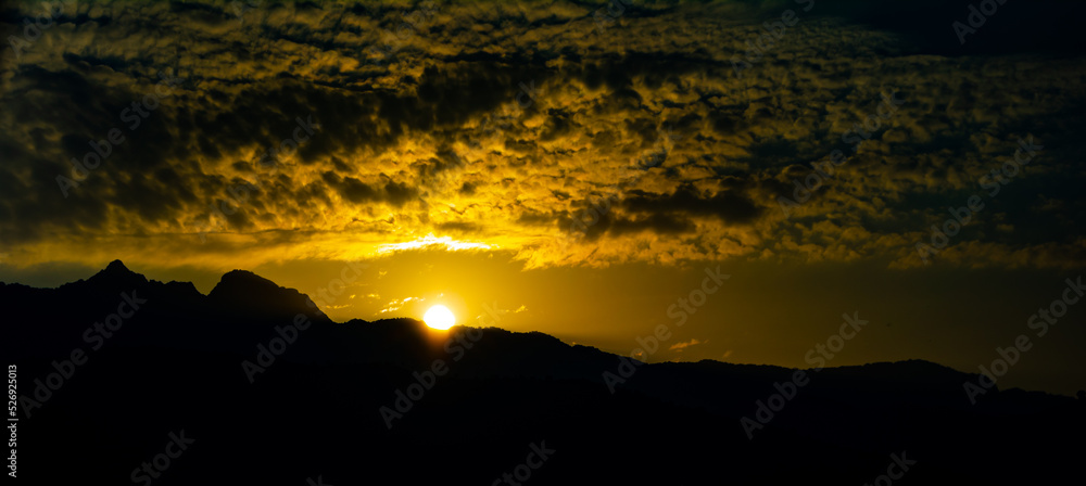 Sunrise view of Tehri mountains. Scenery sunrise over Tehri Lake ...