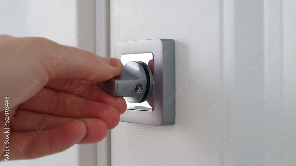 Check to open and close the door lock. Large door lock of the interior ...