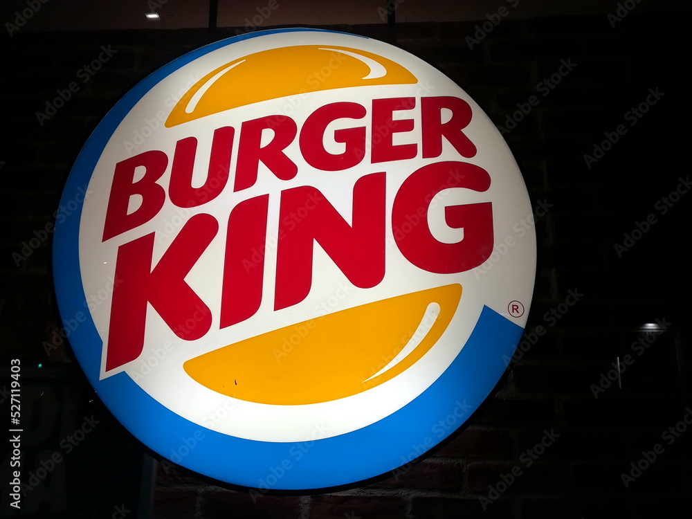 Fotka „Rome, October 01, 2019: illuminated sign of Burger King in a ...