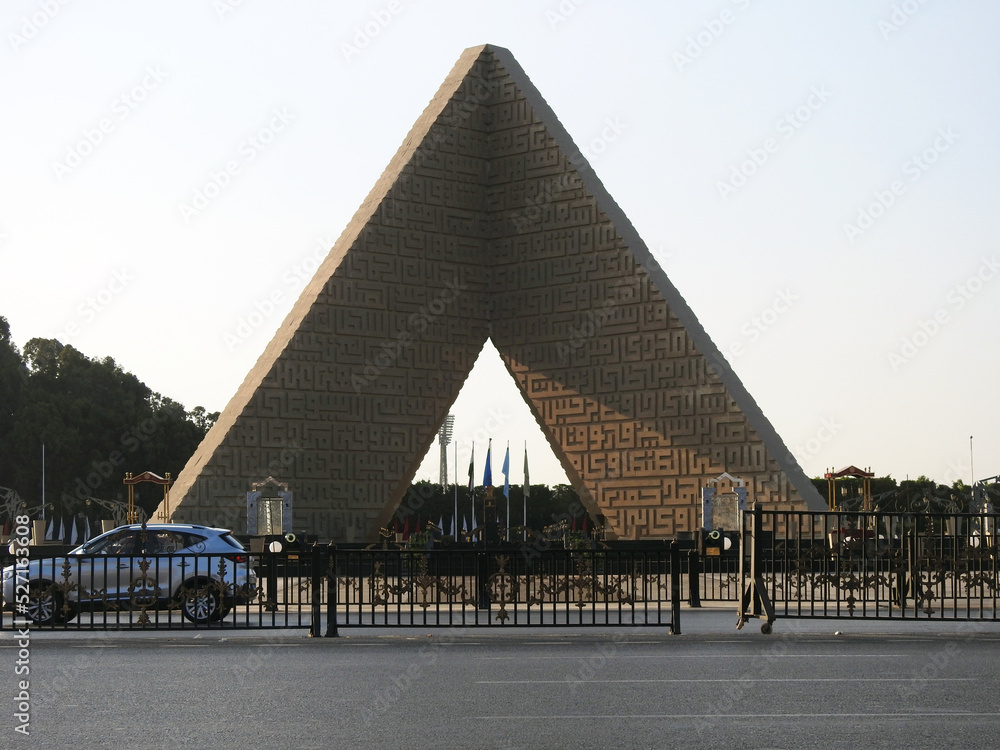 Foto de Cairo, Egypt, August 18 2022: The unknown soldier memorial ...