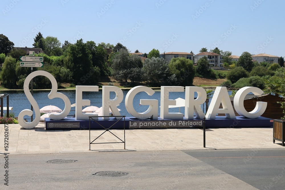 Logo de la ville de Bergerac le long de la rivière Dordogne, ville ...