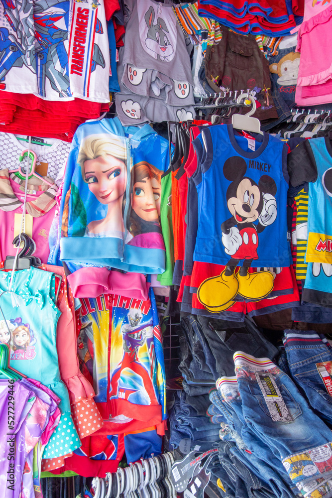 Foto de CIRCA 2015 : Various fake replica jerseys from famous football ...