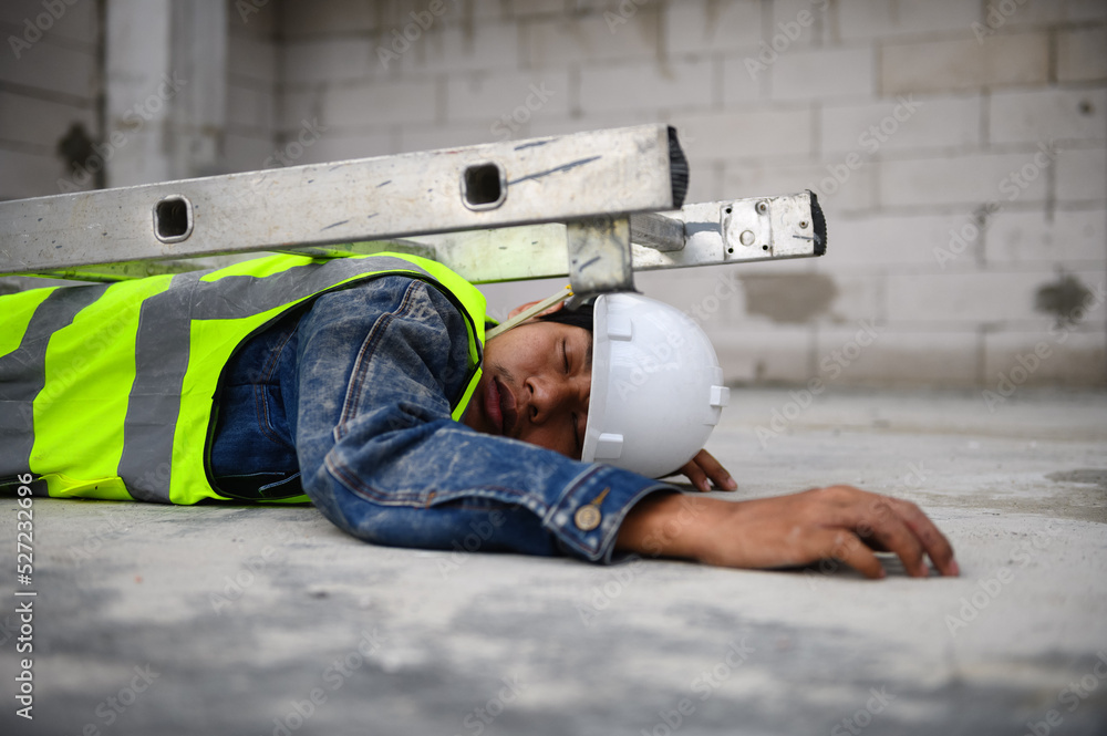 Close-up accidents of builder in the workplace at construction site ...