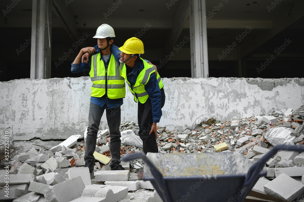Fotografia do Stock: Construction foreman helping to support the body ...