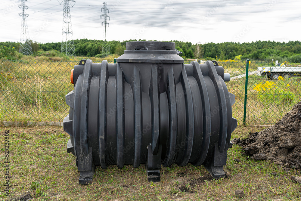 Foto de Installation of a single-chamber home sewage treatment plant ...