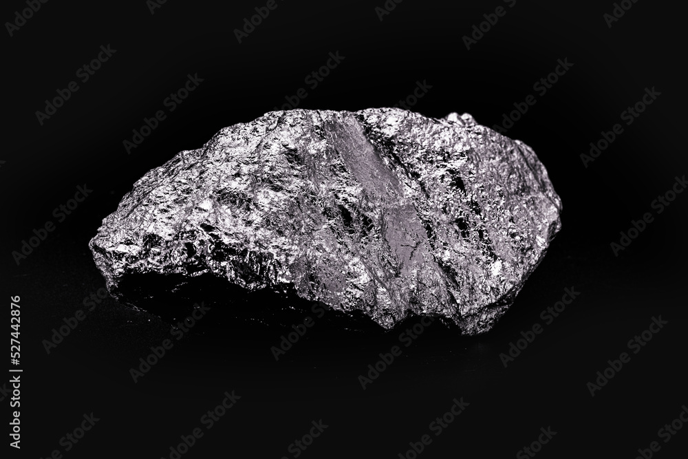 Foto de aluminum nugget, ore used in the industry as a structural ...