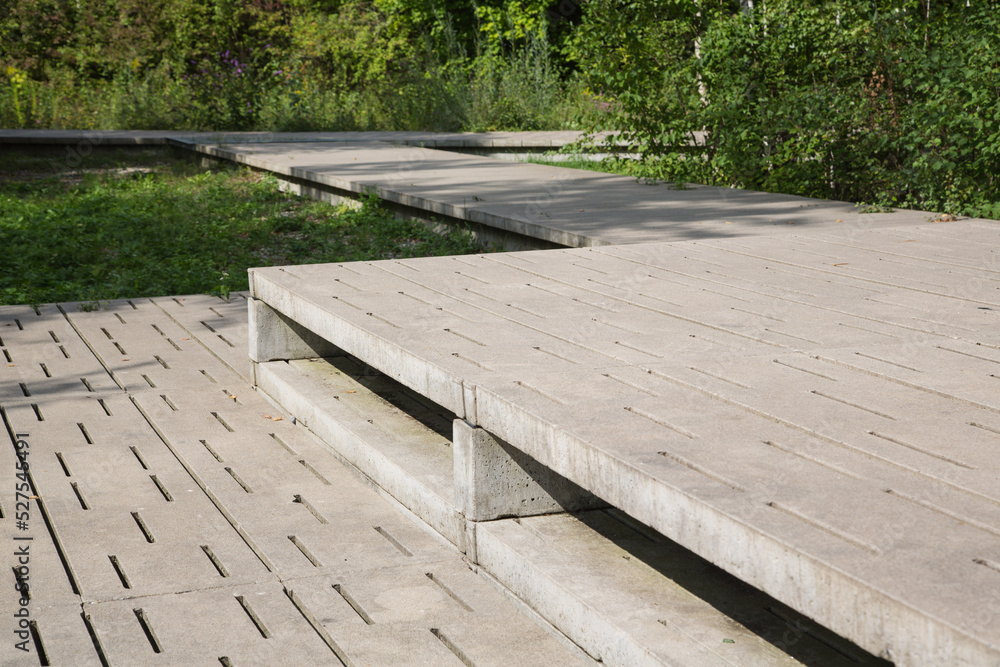 Modern garden design and landscaping: Pedestrian overpass or walkway ...