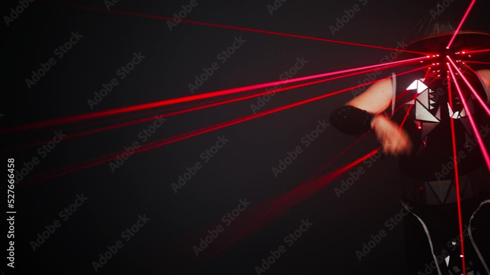 Vidéo Stock Professional male performer spinning dancing in samurai ...