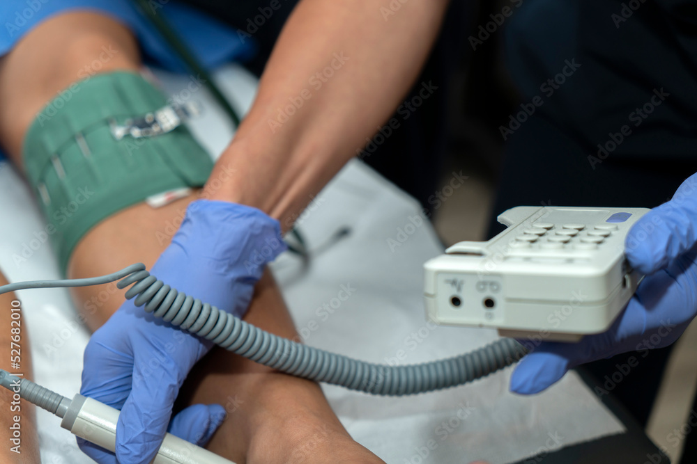 Blood pressure measurement from the popliteal artery leg, Ankle ...