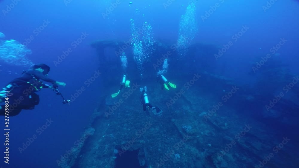 Diving on the "Iro" famous ship wrecks of the Palau archipelago. Diving ...