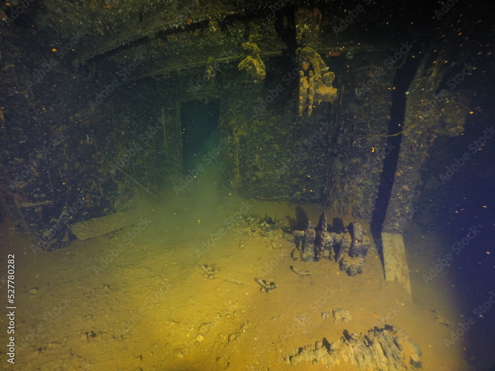 Diving on the "Iro" famous ship wrecks of the Palau archipelago. Diving ...