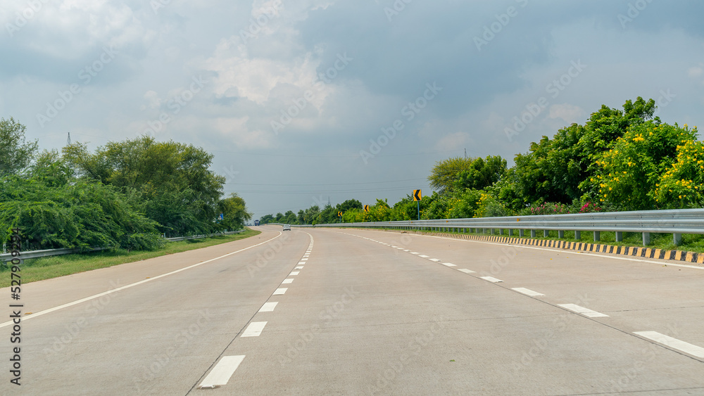 Yamuna expressway, Delhi Agra expressway during monsoon, India Stock ...