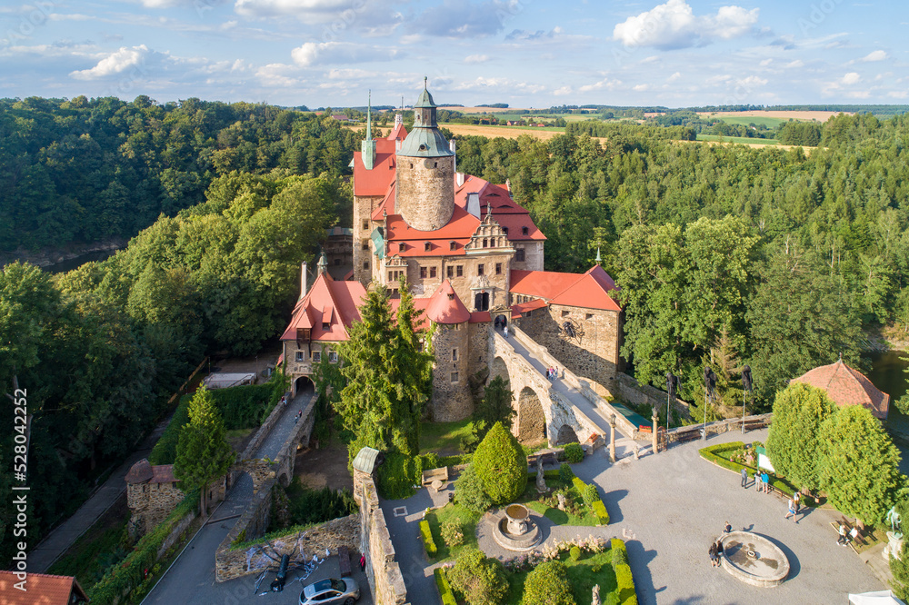 Foto de Czocha (Tzschocha) medieval castle in Lower Silesia in Poland ...