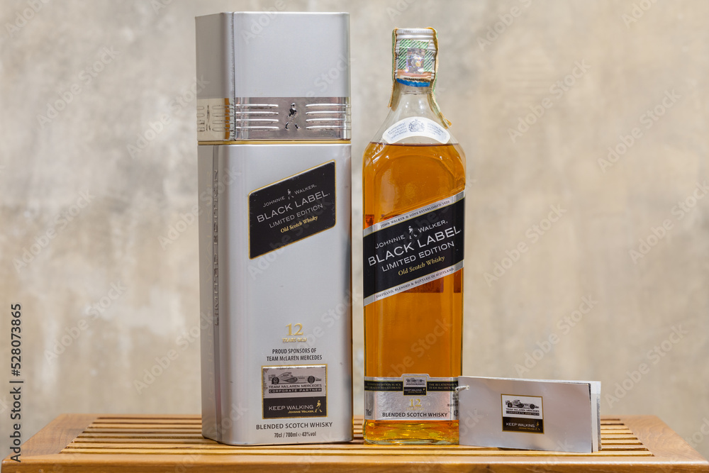 "Johnnie Walker Black Label" limited edition whiskey with box and ...