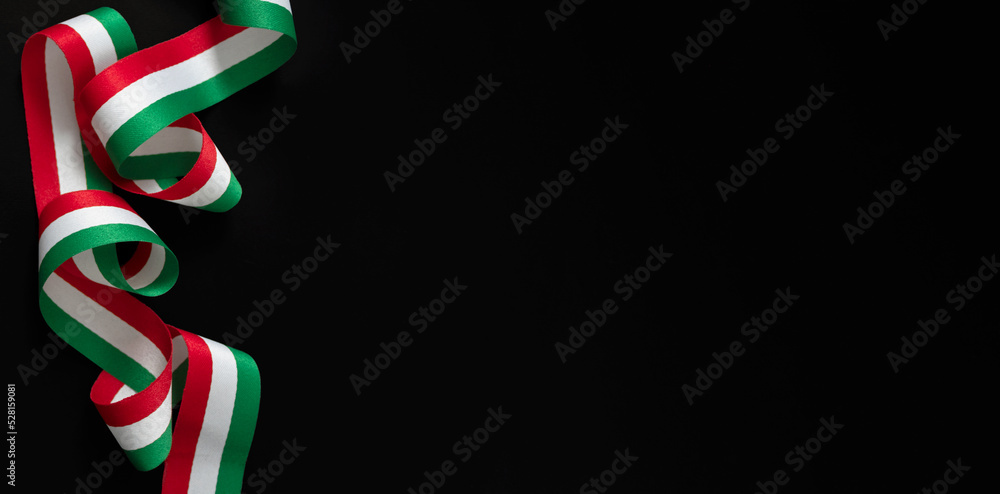 Póster Banner de listón con los colores de la bandera de México sobre ...