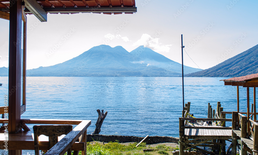 Poster Volcanes de Atitlan al otro lado del lago en el fondo – Wall Art ...