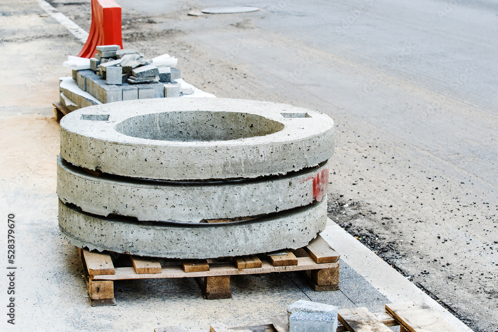 Reinforced concrete rings for a well and sewerage. Details for the ...