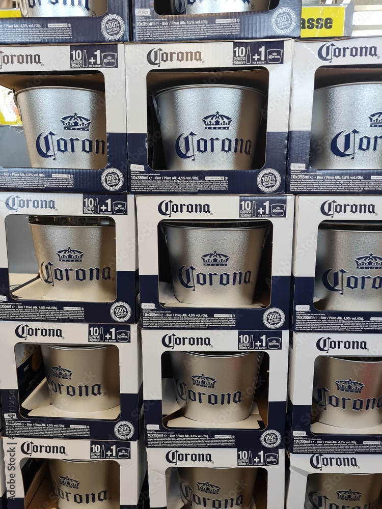 Coronal cool box, Corona Bier mit Eiseimer Stock Photo | Adobe Stock
