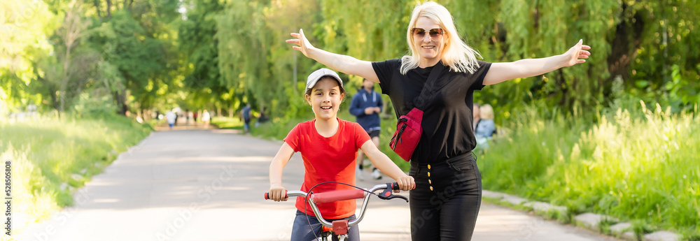 happy little girl with mother practice to riding bicycle Stock Photo ...