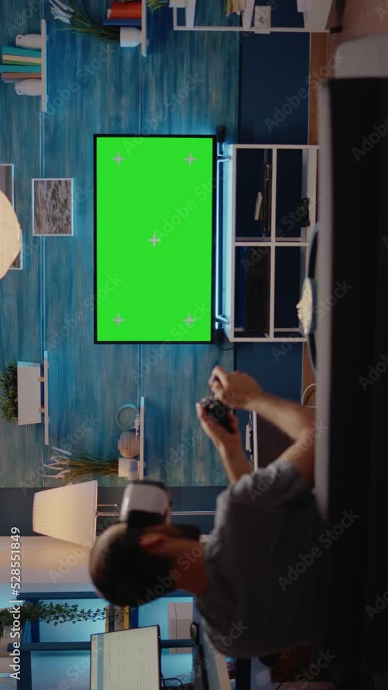 Video Stock Man with green screen background display using vr glasses ...