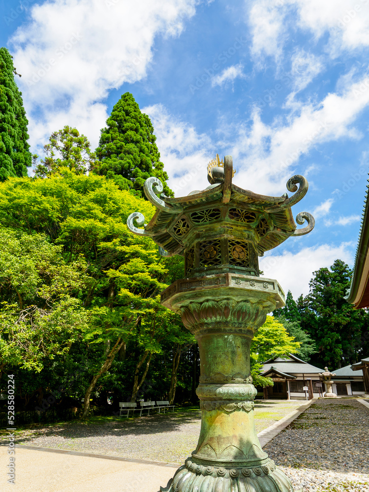 比叡山延暦寺大講堂の石灯篭 Stock Photo | Adobe Stock