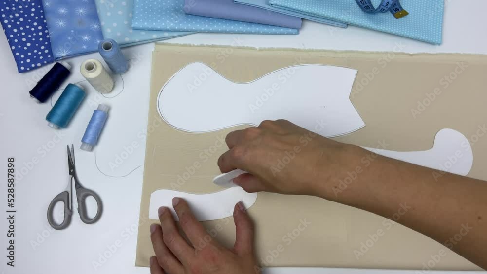 On the fabric we draw the details of the toy according to the pattern ...