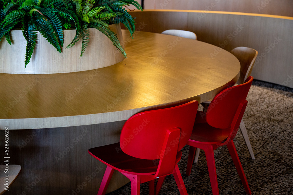 Foto de Area of Co-Working Space on social distancing with a luxury ...