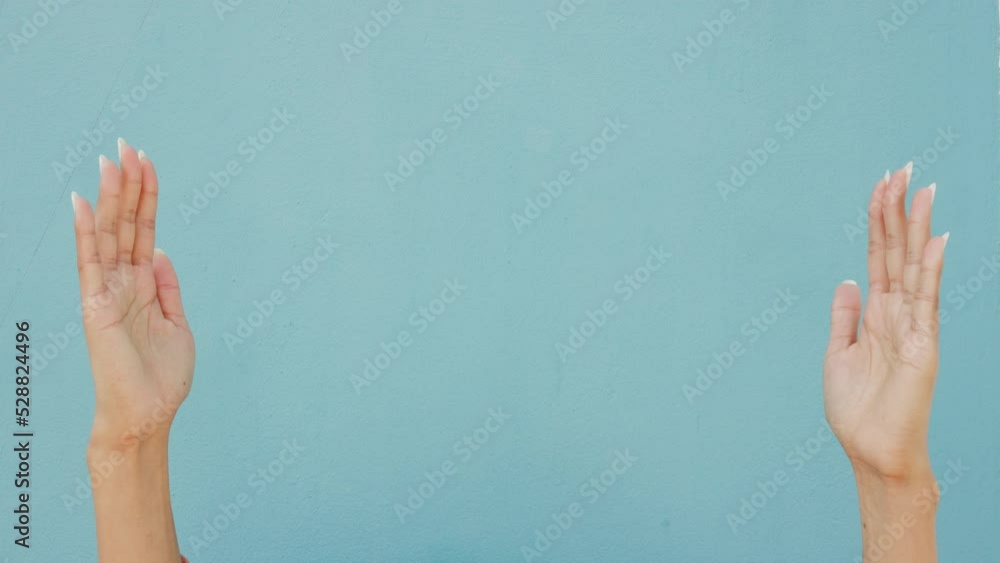 Vidéo Stock Closeup of woman hands opening to show mockup space in a ...