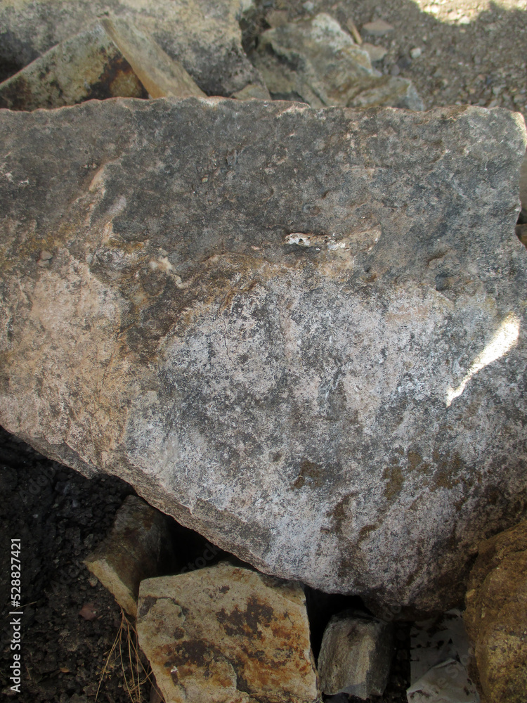 batu untuk pondasi rumah Stock Photo | Adobe Stock