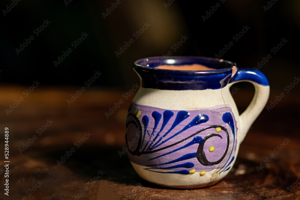 Taza de barro artesanía tradicional mexicana Stock Photo | Adobe Stock