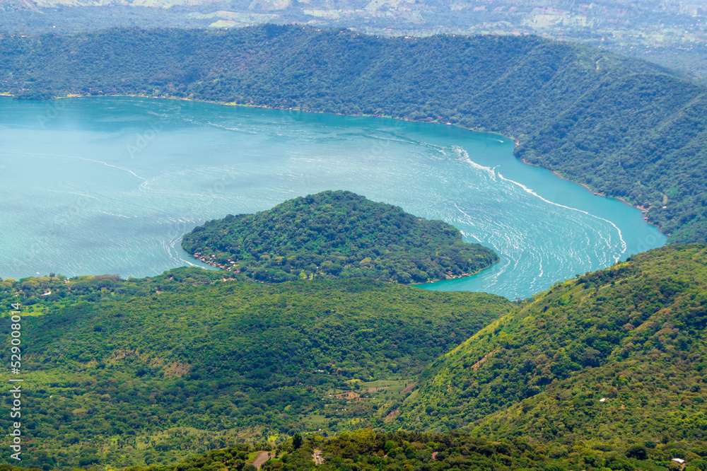 Lago de Coatepeque en EL Salvador, en un día soleado y despejado foto ...