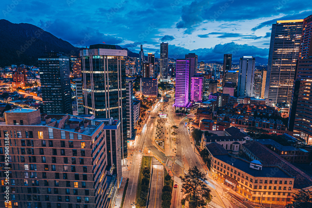 ARCO ANDINO | Bogotá, Caracas, La Paz, Lima y Quito | (5 fotos por publicación) | Page 328 ...