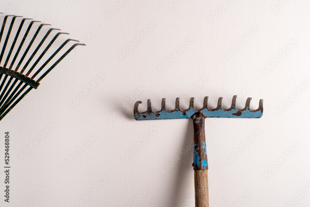 Rastrillos para limpiar las hojas del otoño, ciclos, nueva estación ...