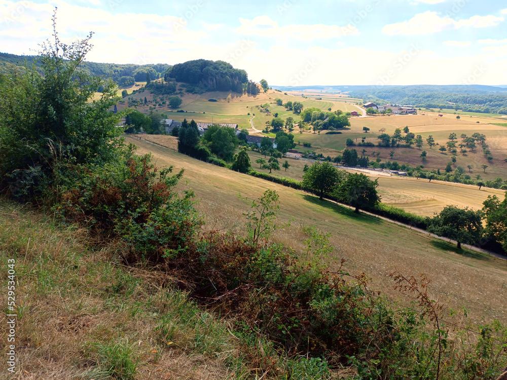 Landschaft im Mullerthal in Luxemburg bei Bigelbach und Beaufort in der ... Landschaft im Mullerthal in Luxemburg bei Bigelbach und Beaufort in der ...