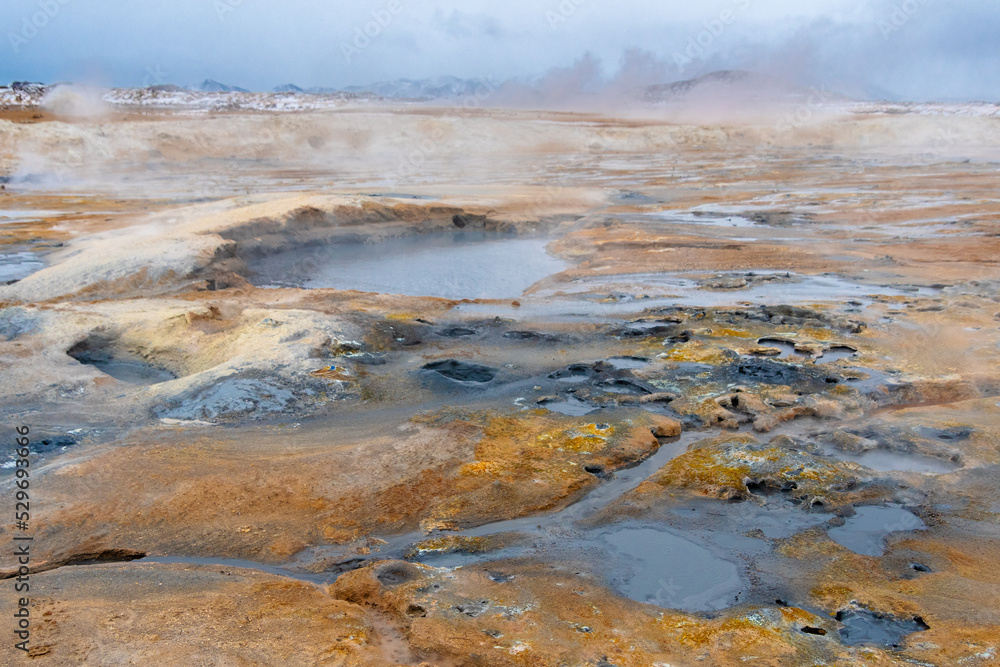 Hverir Hverarönd Geothermalgebiet, bekannt für sprudelnde Schlammbecken ...