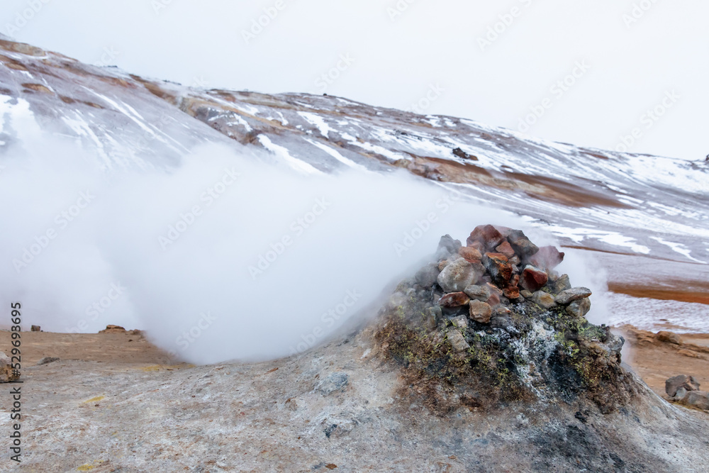 Hverir Hverarönd Geothermalgebiet, bekannt für sprudelnde Schlammbecken ...