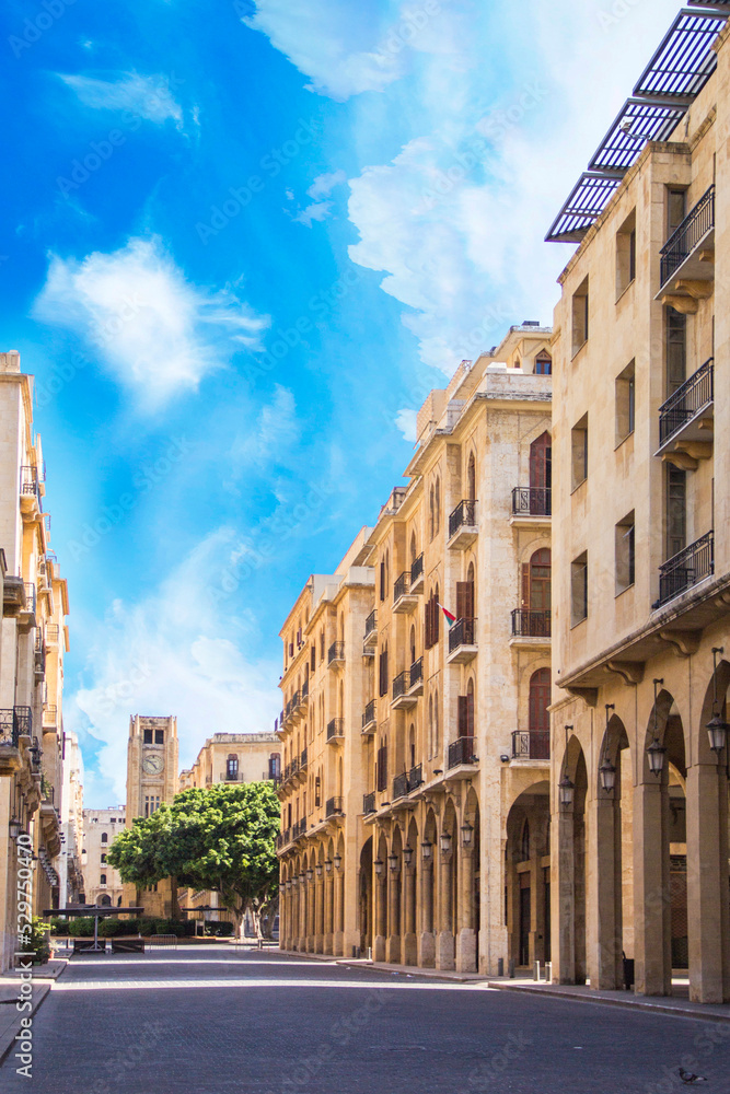 Foto de A view of the clock tower in Nejmeh Square in Beirut, Lebanon ...