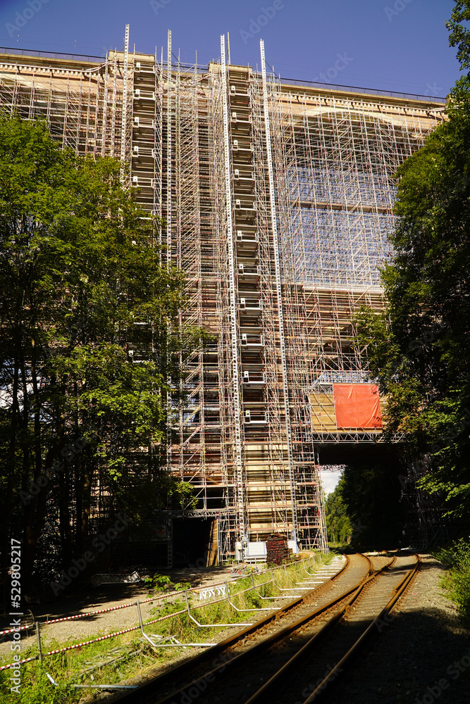 Foto de Elster viaduct (Elstertalbrücke) was completed in 1851. Total ...