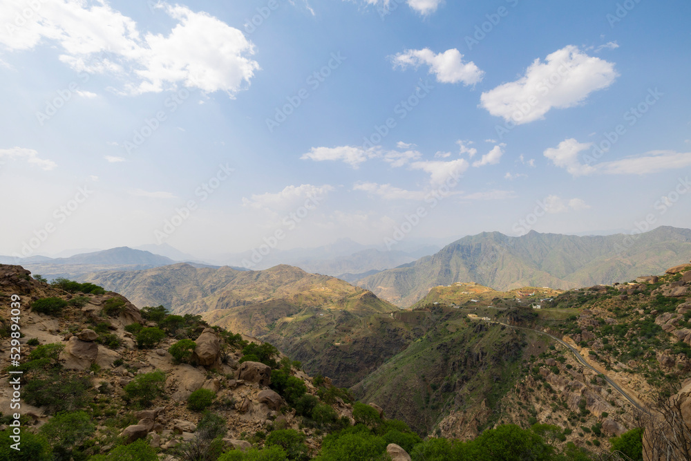 Foto de Aerial views of the Jabal Shada Mountain Reserve in the Al Baha ...