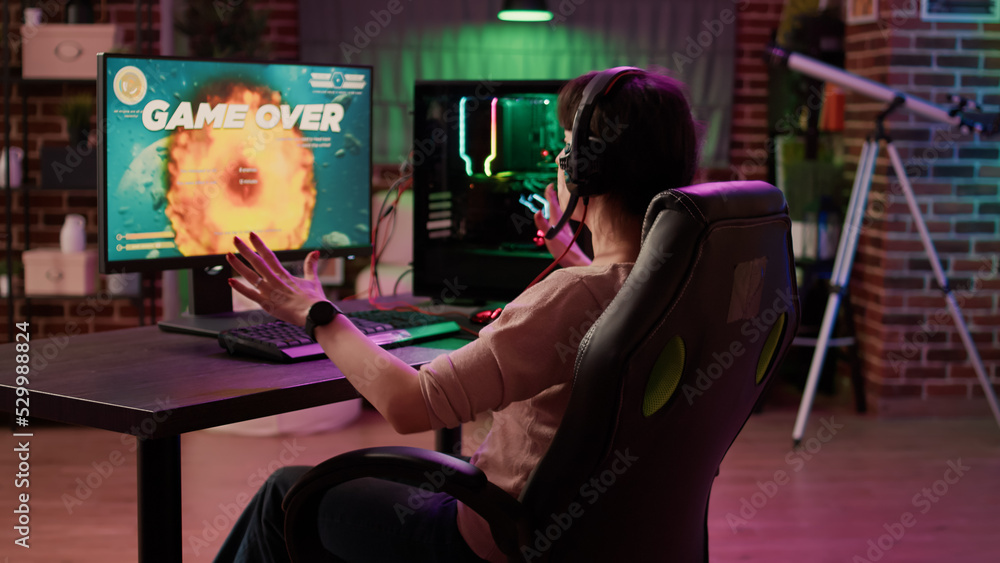 Gamer girl feeling mad shouting at computer screen after losing ...