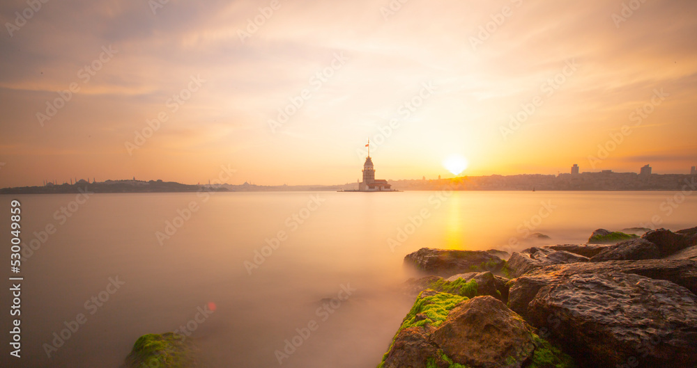 Fiery sunset over Bosphorus with famous Maiden's Tower (Kiz Kulesi ...